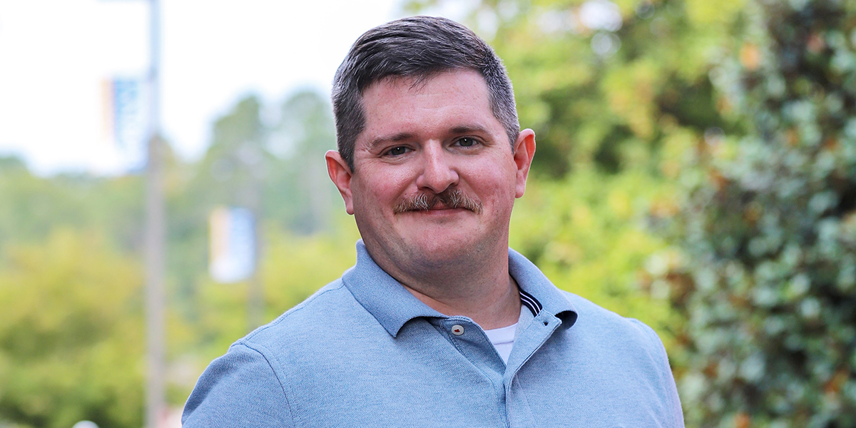 U.S. Army Veteran Brings Record of Service to Lander Veterans, Students